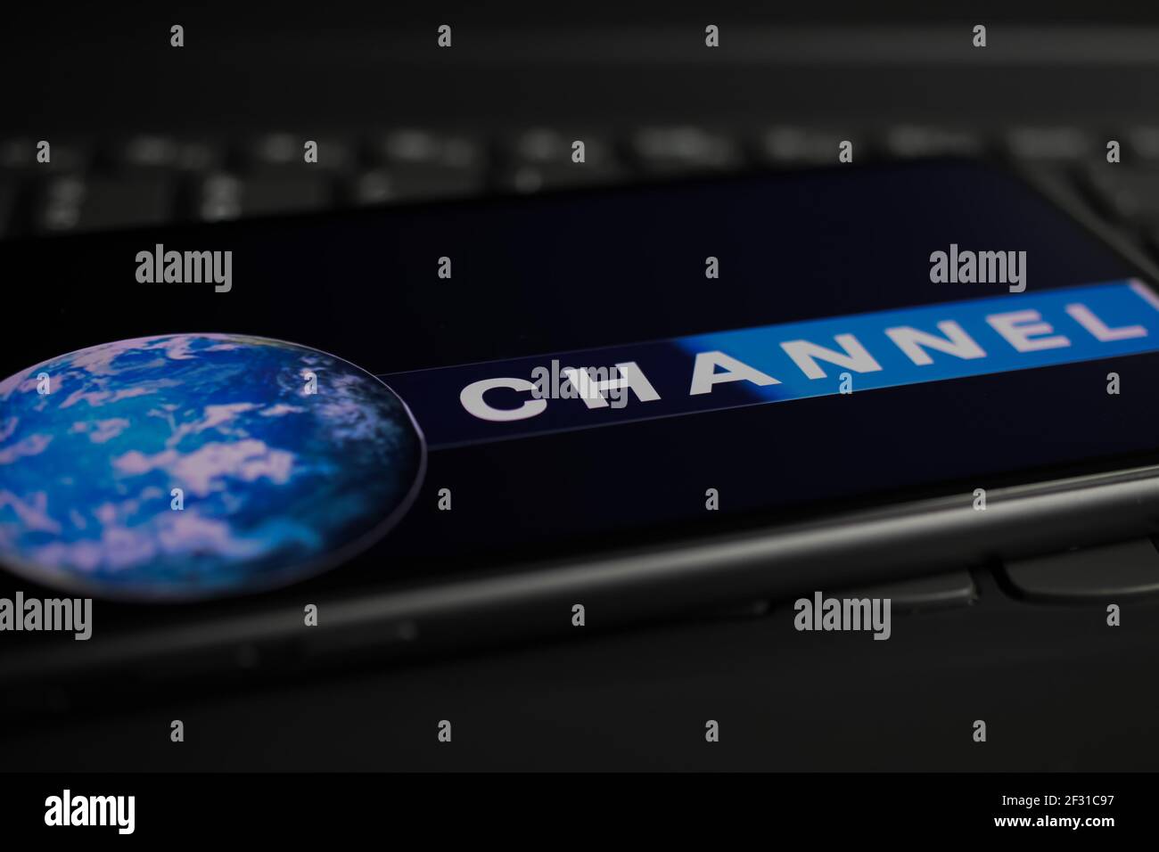 Discovery channel logo hi-res stock photography and images - Alamy