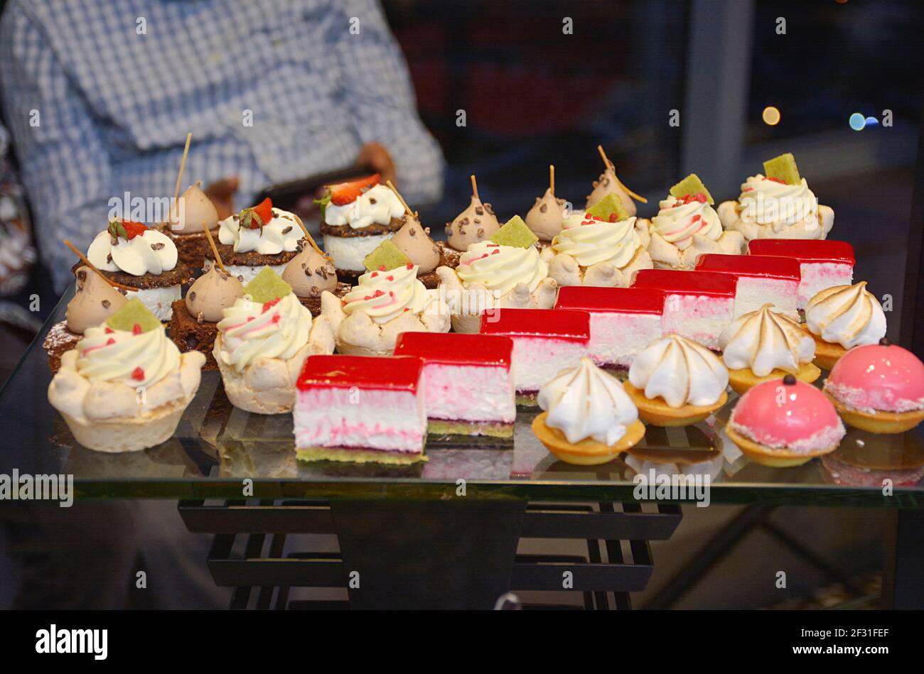 French wedding cakes display hi-res stock photography and images - Alamy