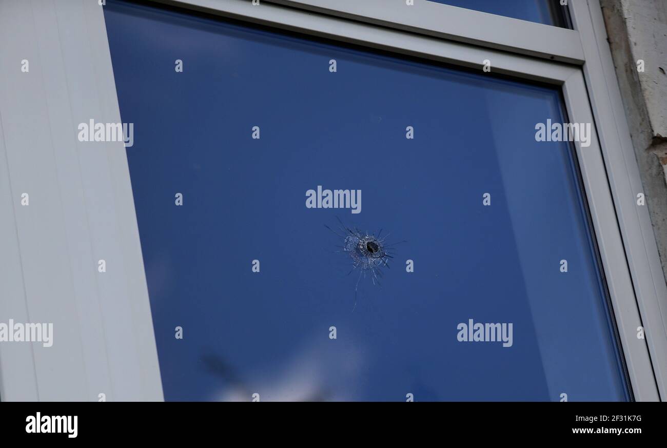 Shooting window shattered bullet hi-res stock photography and images ...