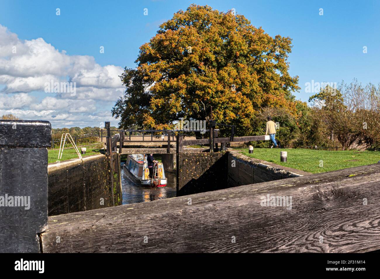 Narrow boat exiting lock gate hi-res stock photography and images - Alamy