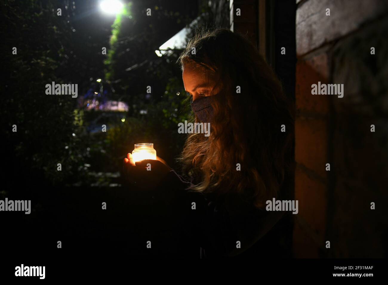 Sarah stands hi-res stock photography and images - Alamy