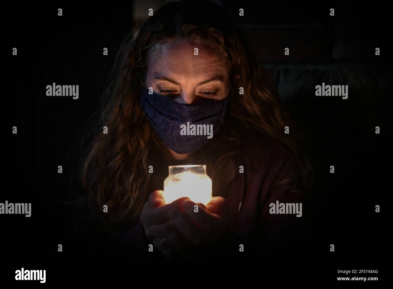 Sarah stands hi-res stock photography and images - Alamy