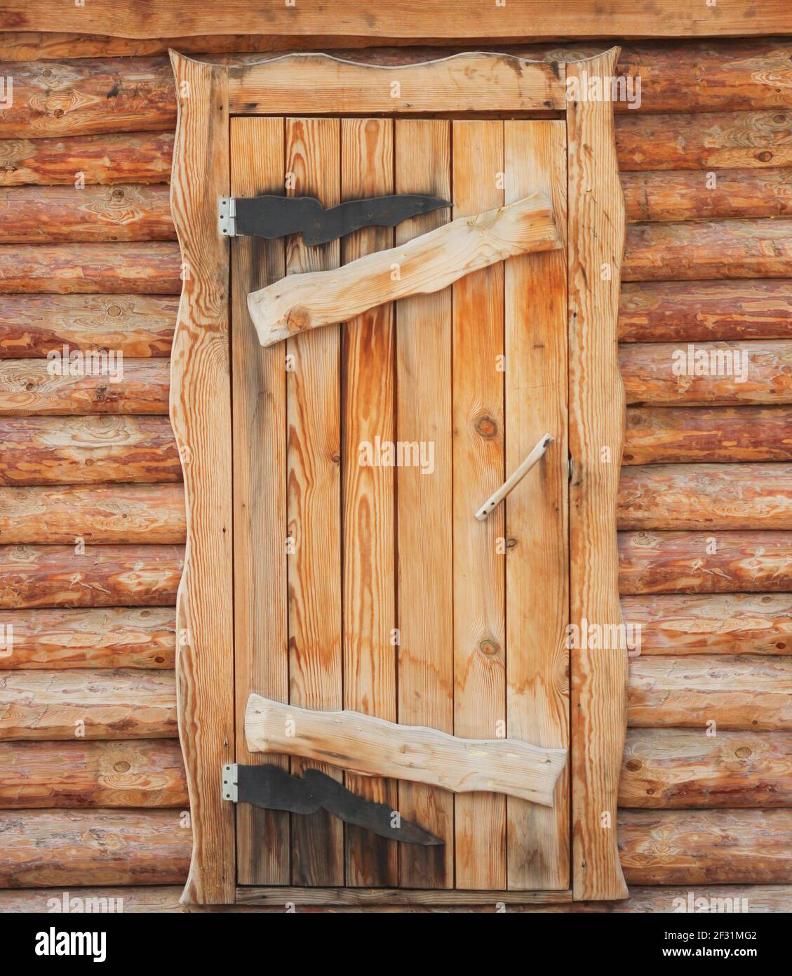 Cottage style log home facade hi-res stock photography and images - Alamy