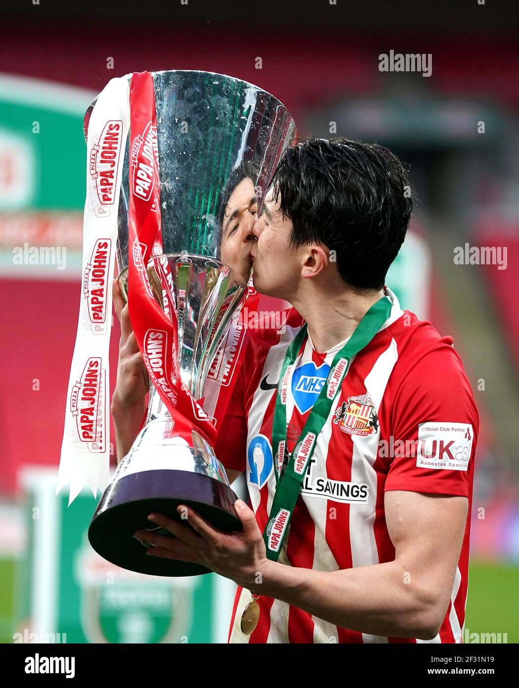Sunderland's Luke O'Nien celebrates with the Papa John's Trophy after ...
