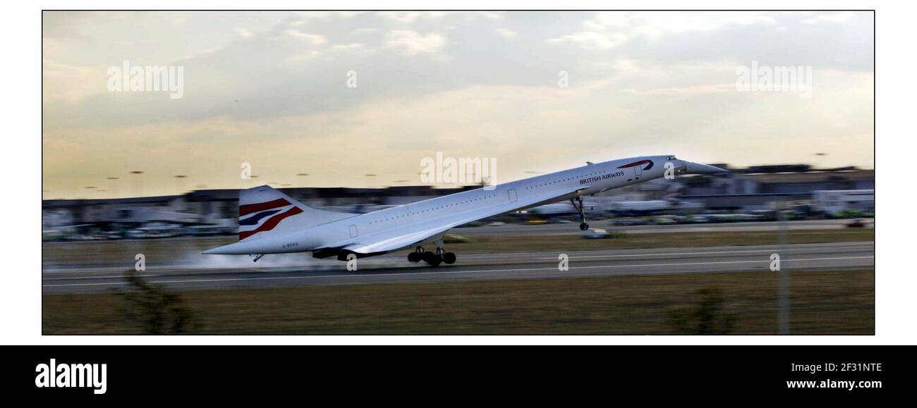 CONCORDE last flight into Heathrowpic David Sandison 24/10/2003 Stock ...