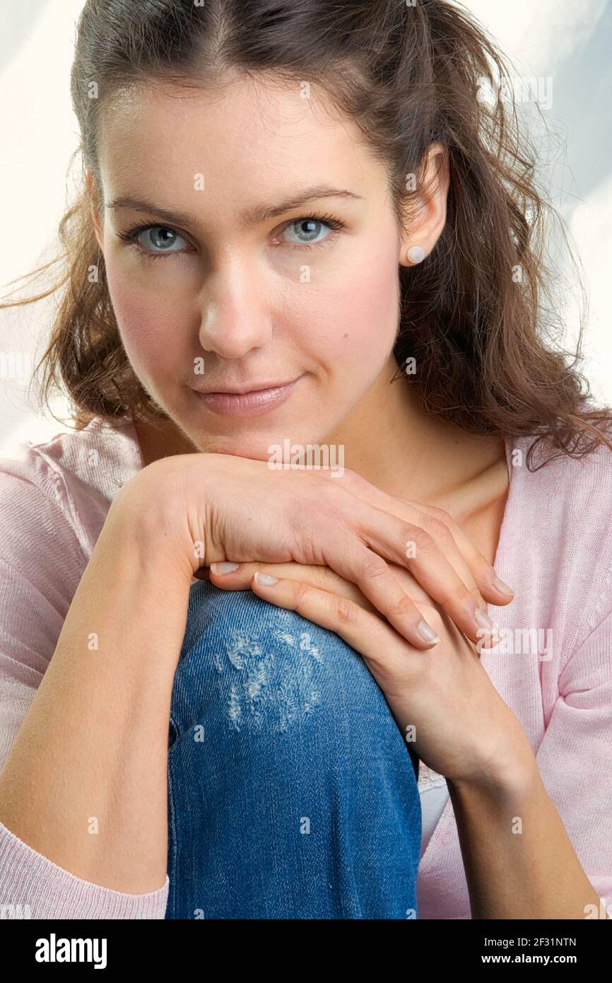 Pretty young woman having eyes contact Stock Photo - Alamy