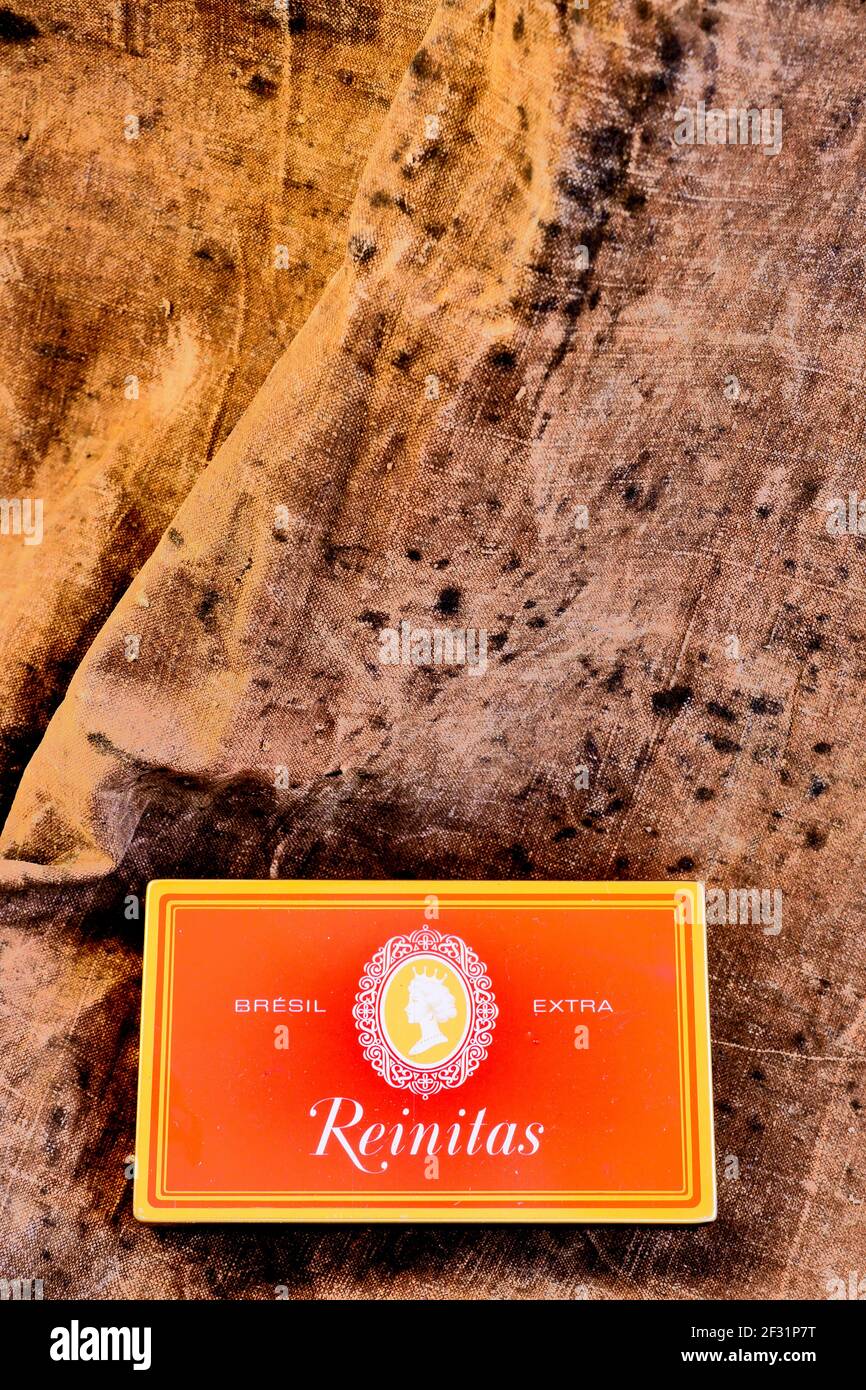 Reinitas cigars metallic box, France Stock Photo - Alamy