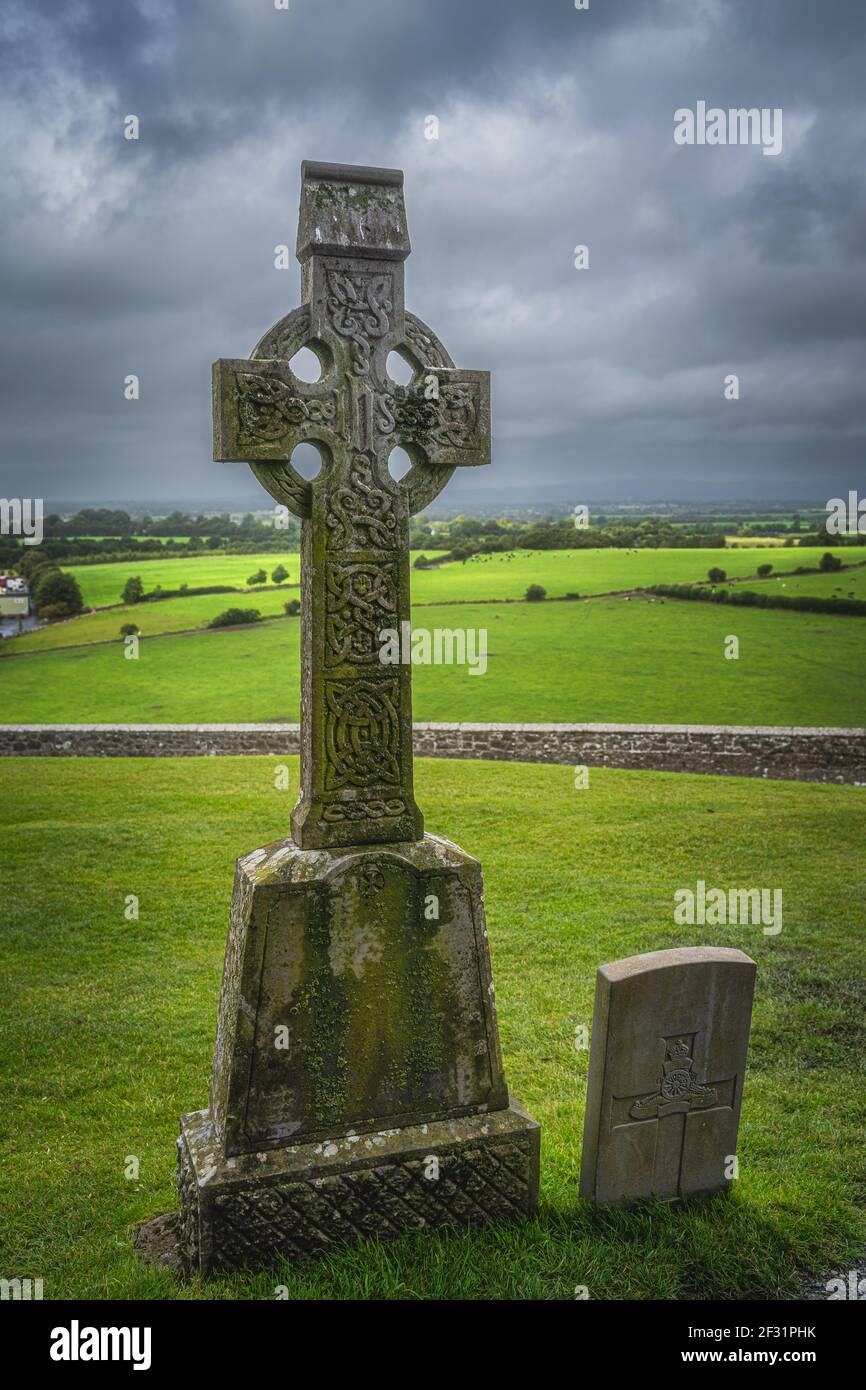 Green Celtic Cross Background