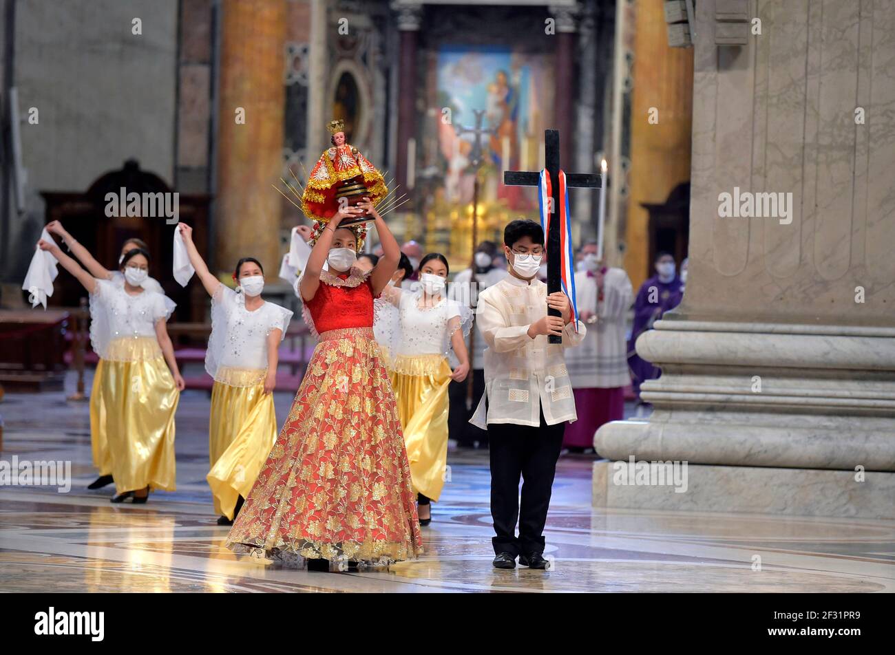 500 years of christianity in the philippines hi-res stock photography ...