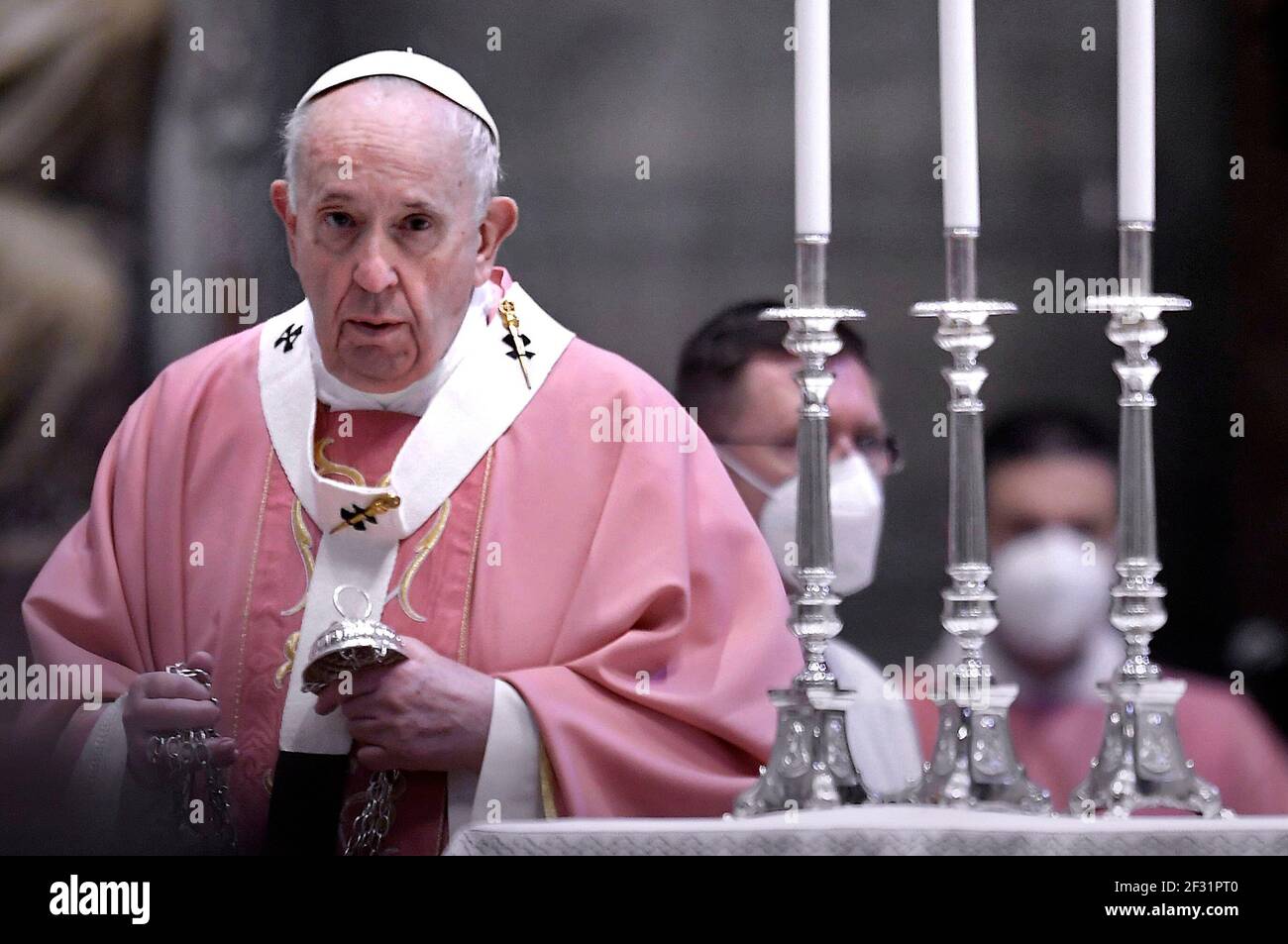 500 years of christianity in the philippines hi-res stock photography ...