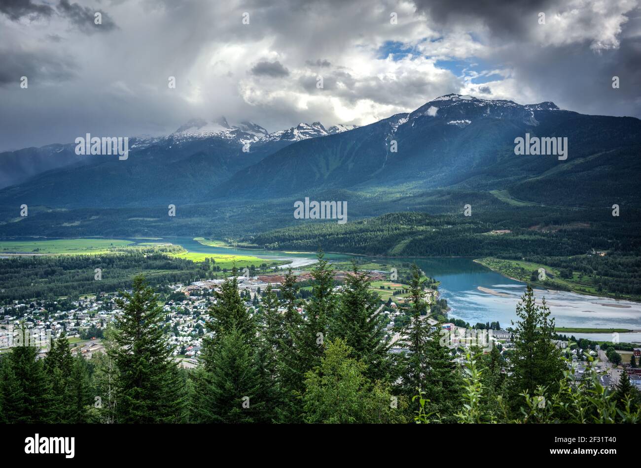 Revelstoke viewpoint mount revelstoke national hi-res stock photography ...