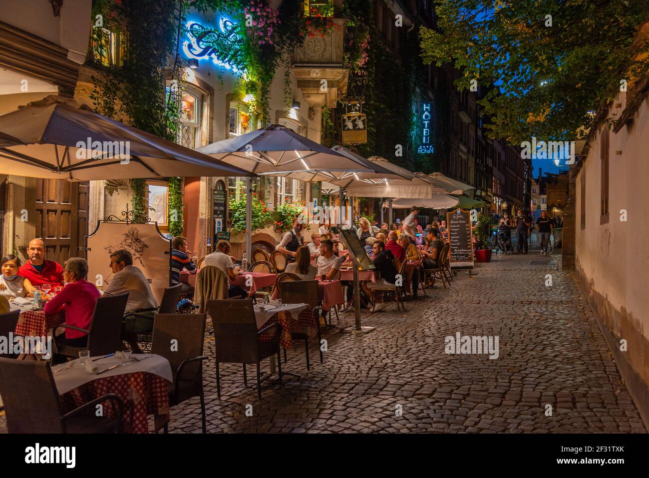 Nightlife in strasbourg hi-res stock photography and images - Alamy
