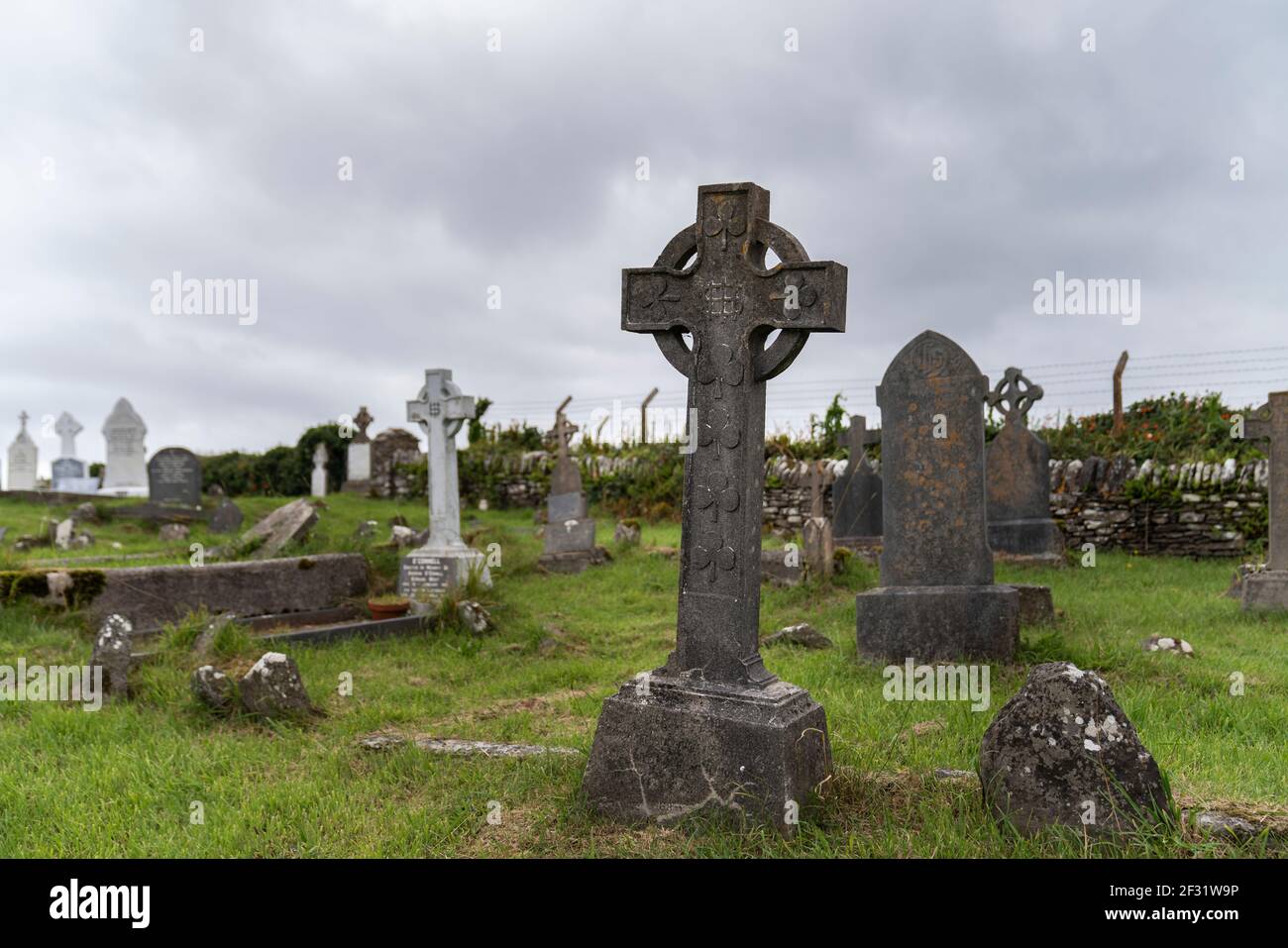 Graveyard tranquility hi-res stock photography and images - Alamy