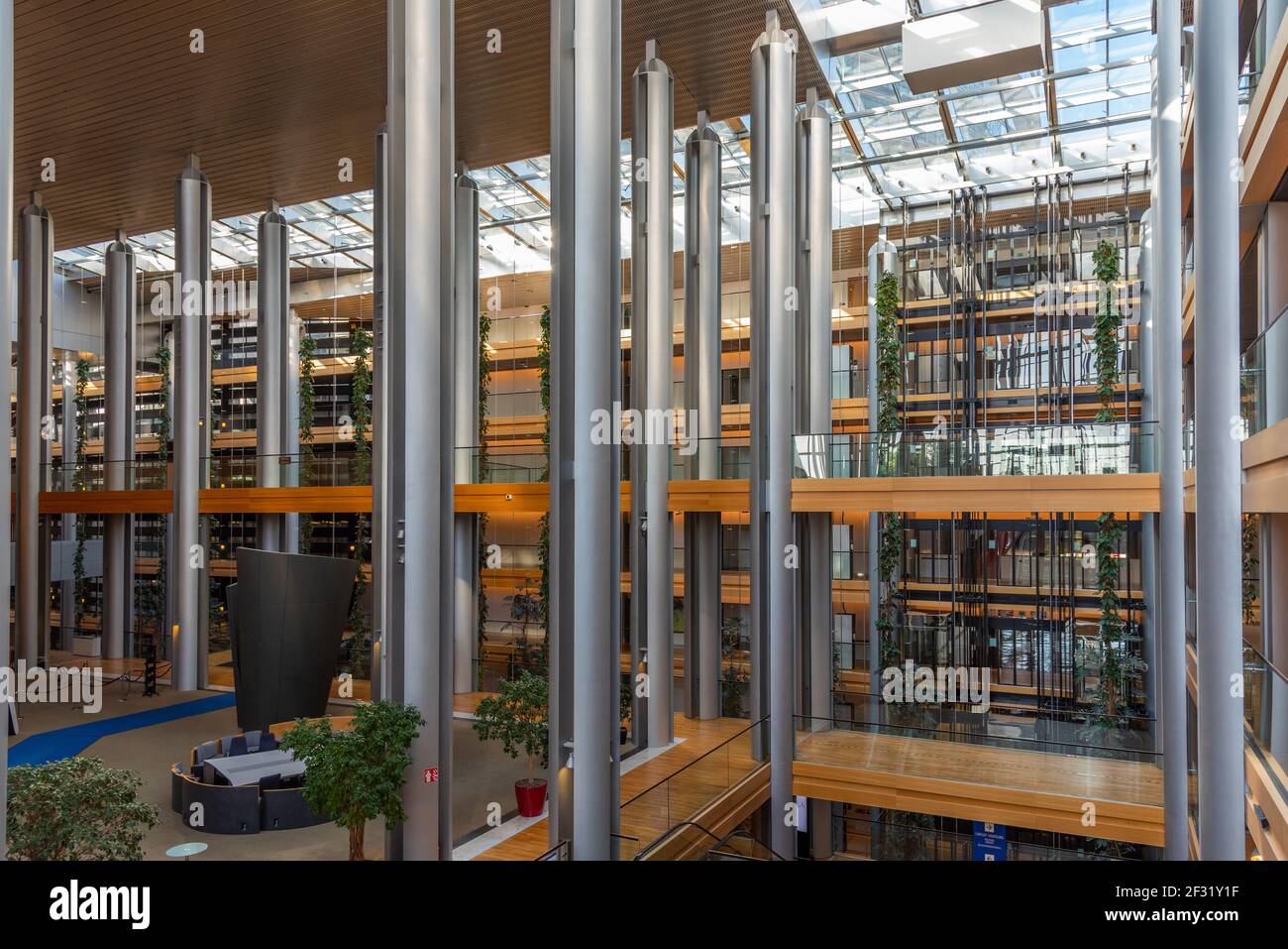 Parliament lobby statue hi-res stock photography and images - Alamy