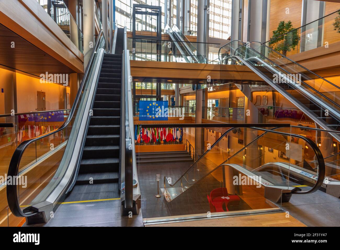 Parliament lobby statue hi-res stock photography and images - Alamy