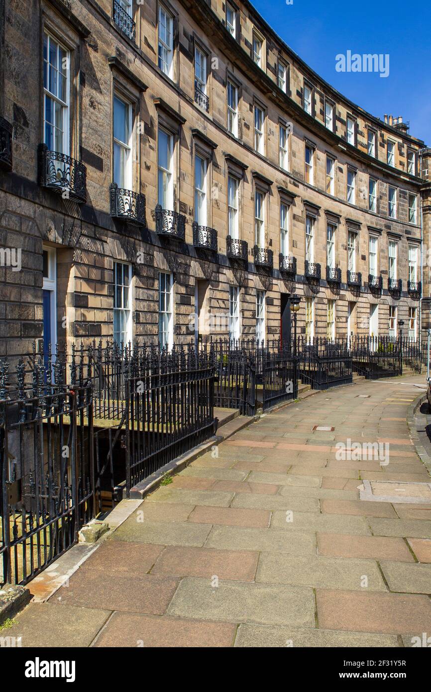 Scottish terrace houses hi-res stock photography and images - Alamy