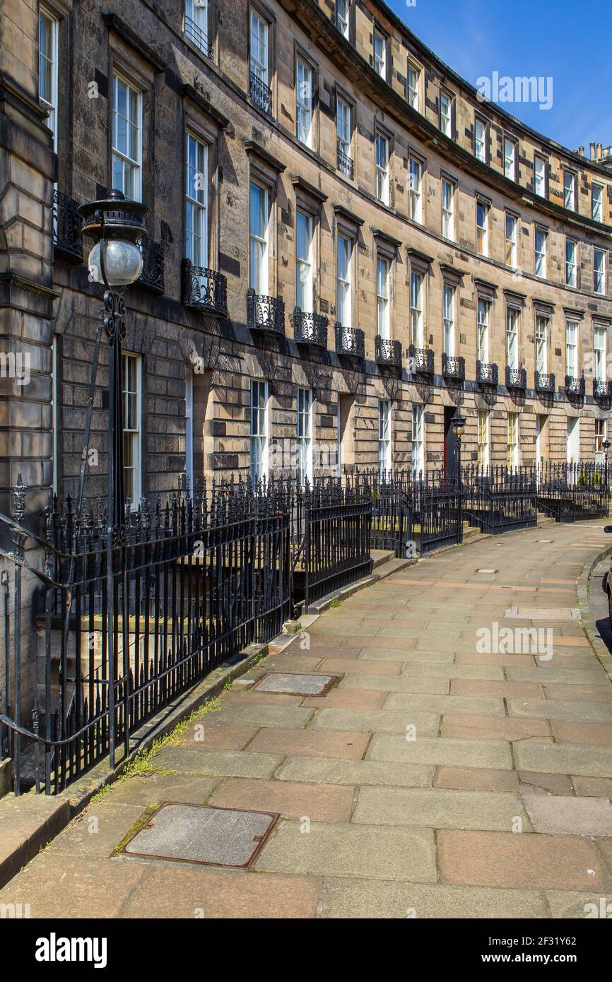 Scottish terrace houses hi-res stock photography and images - Alamy
