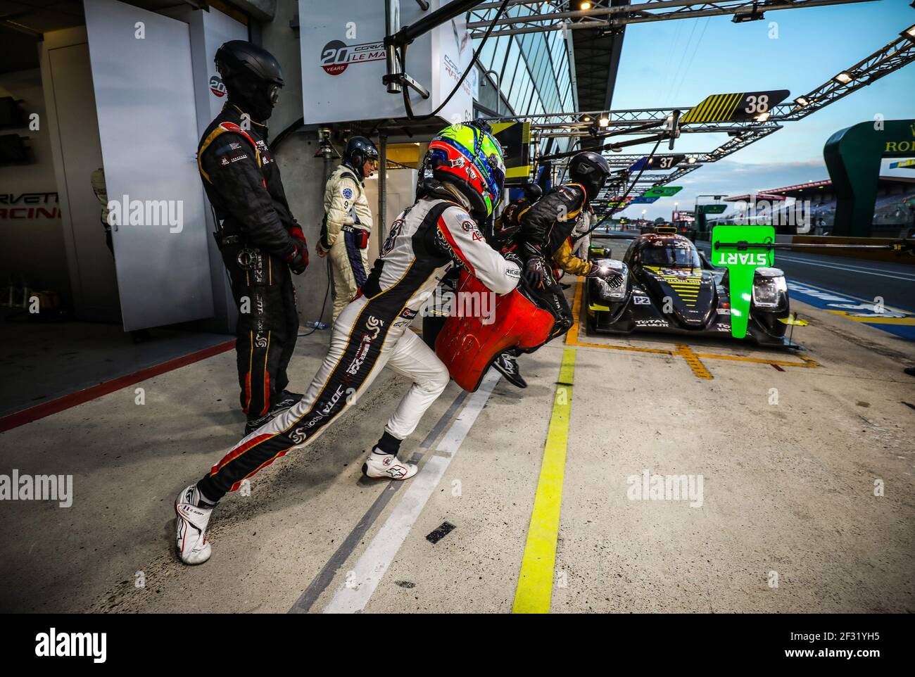 Portrait de jackie chan hi-res stock photography and images - Alamy
