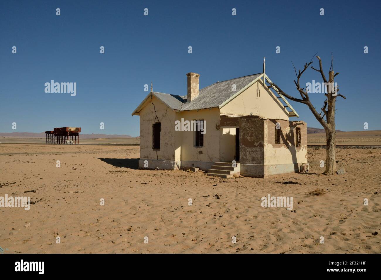 Old railway stations hi-res stock photography and images - Alamy