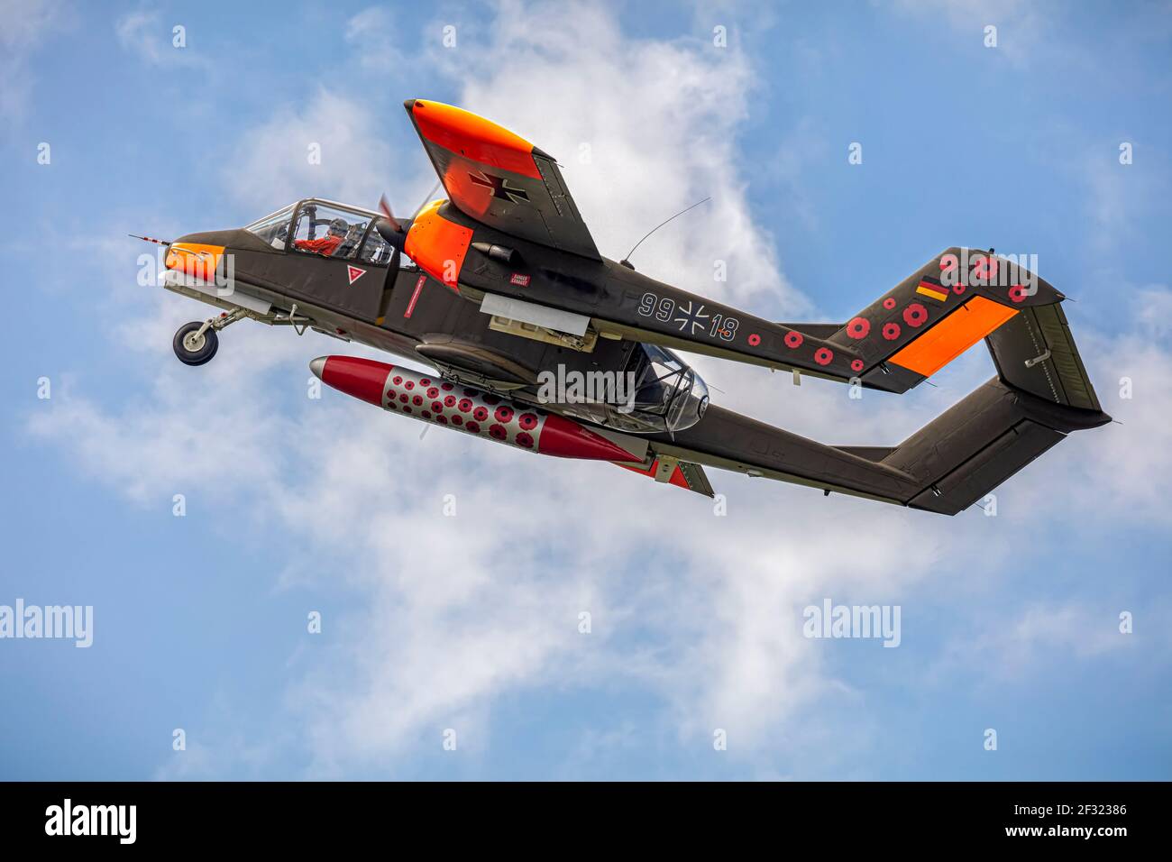 Bronco OV-10 Airplane in flight Stock Photo - Alamy