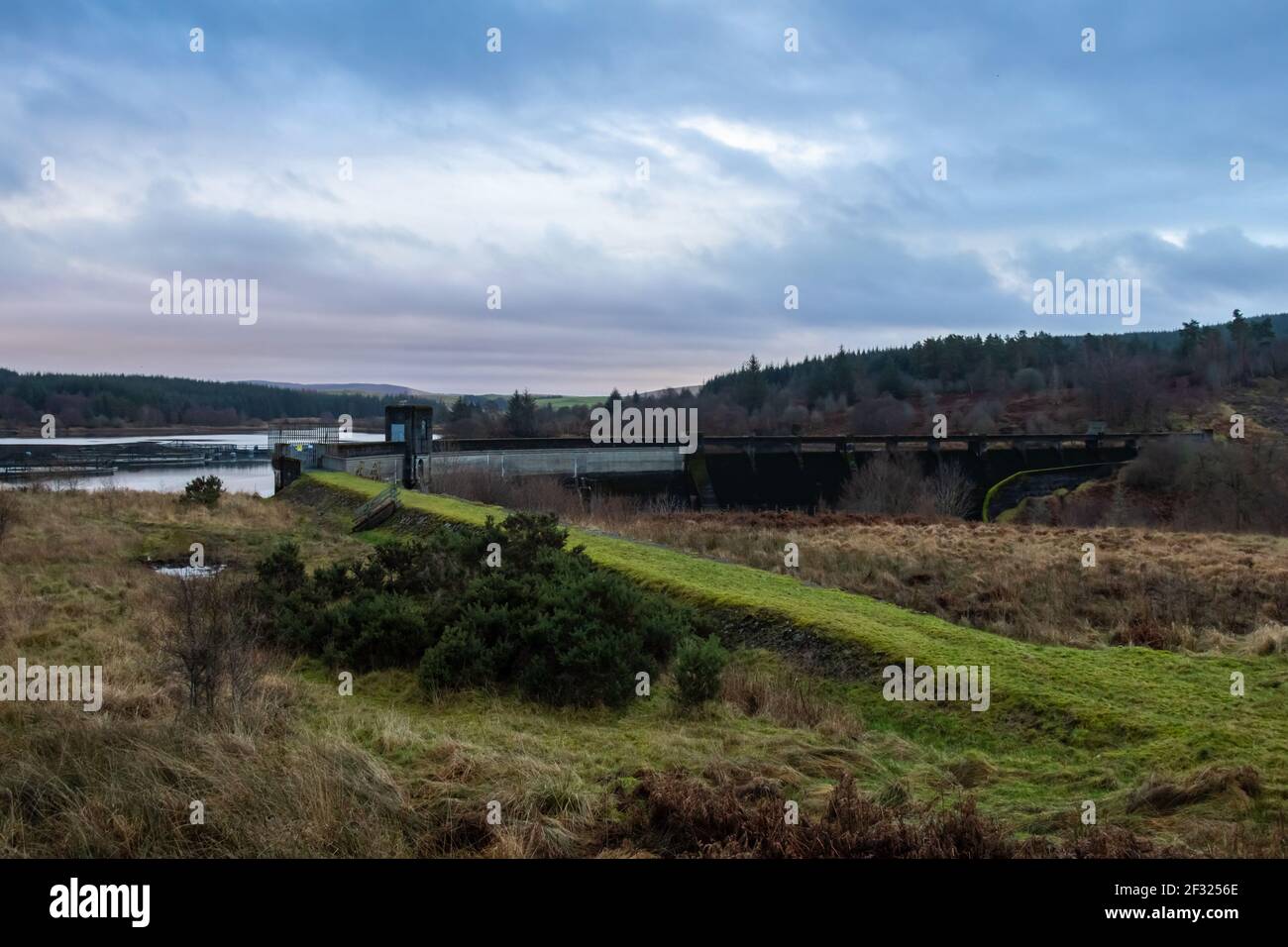 Loch power station dam reservoir water hi-res stock photography and ...