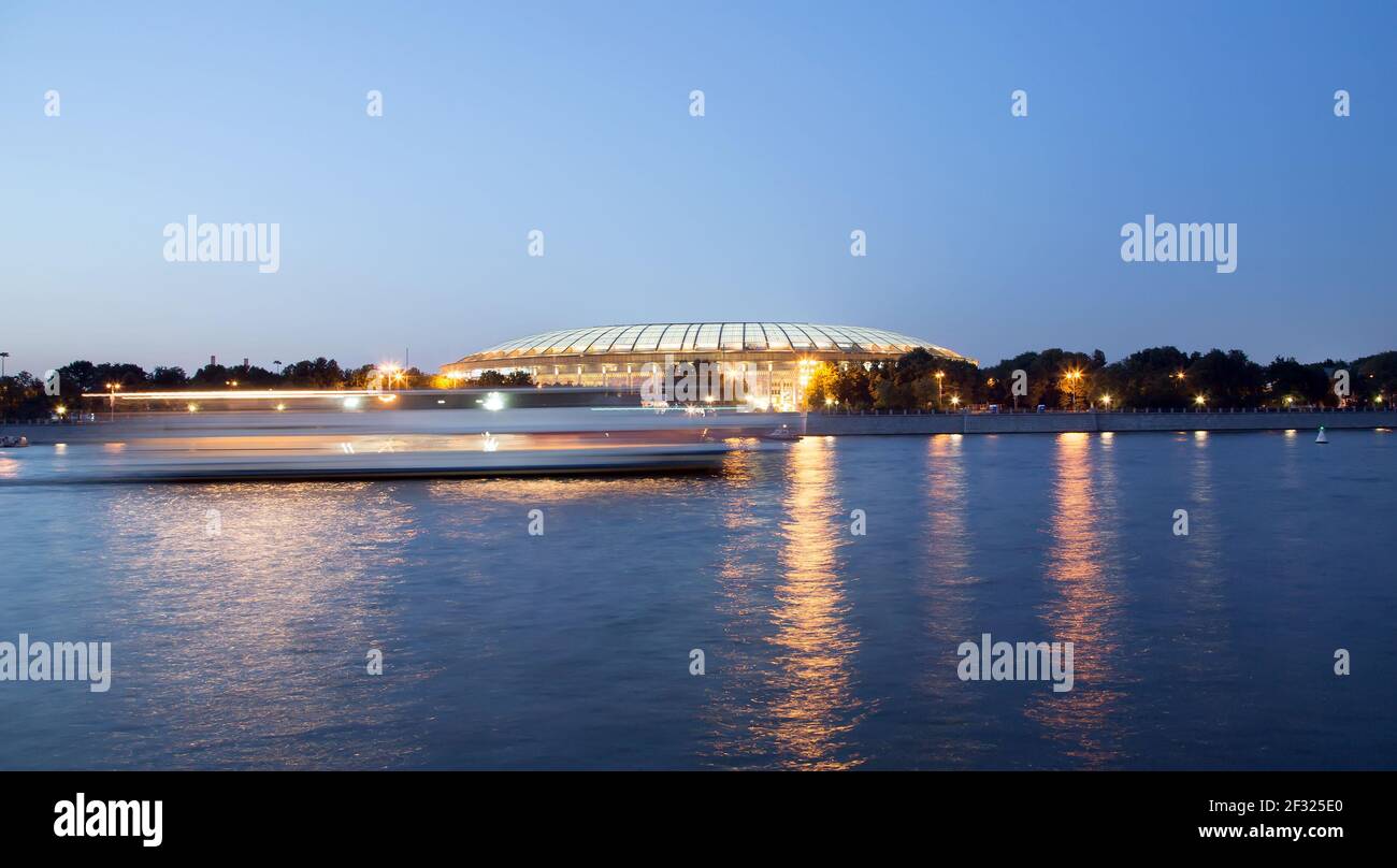 Embankment of the Moskva River and Luzhniki Stadium, night view, Moscow ...