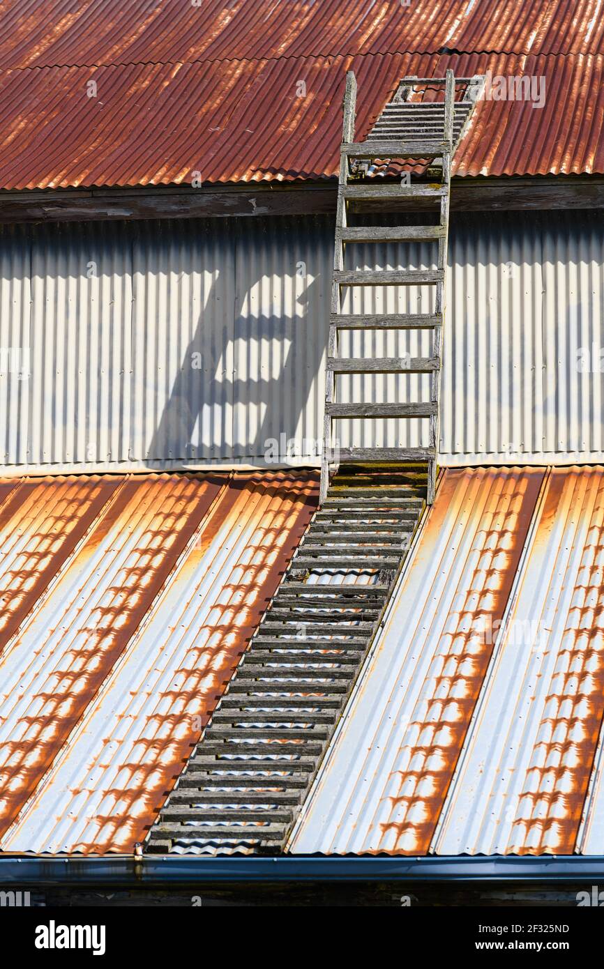 Rusted iron roof hi-res stock photography and images - Alamy