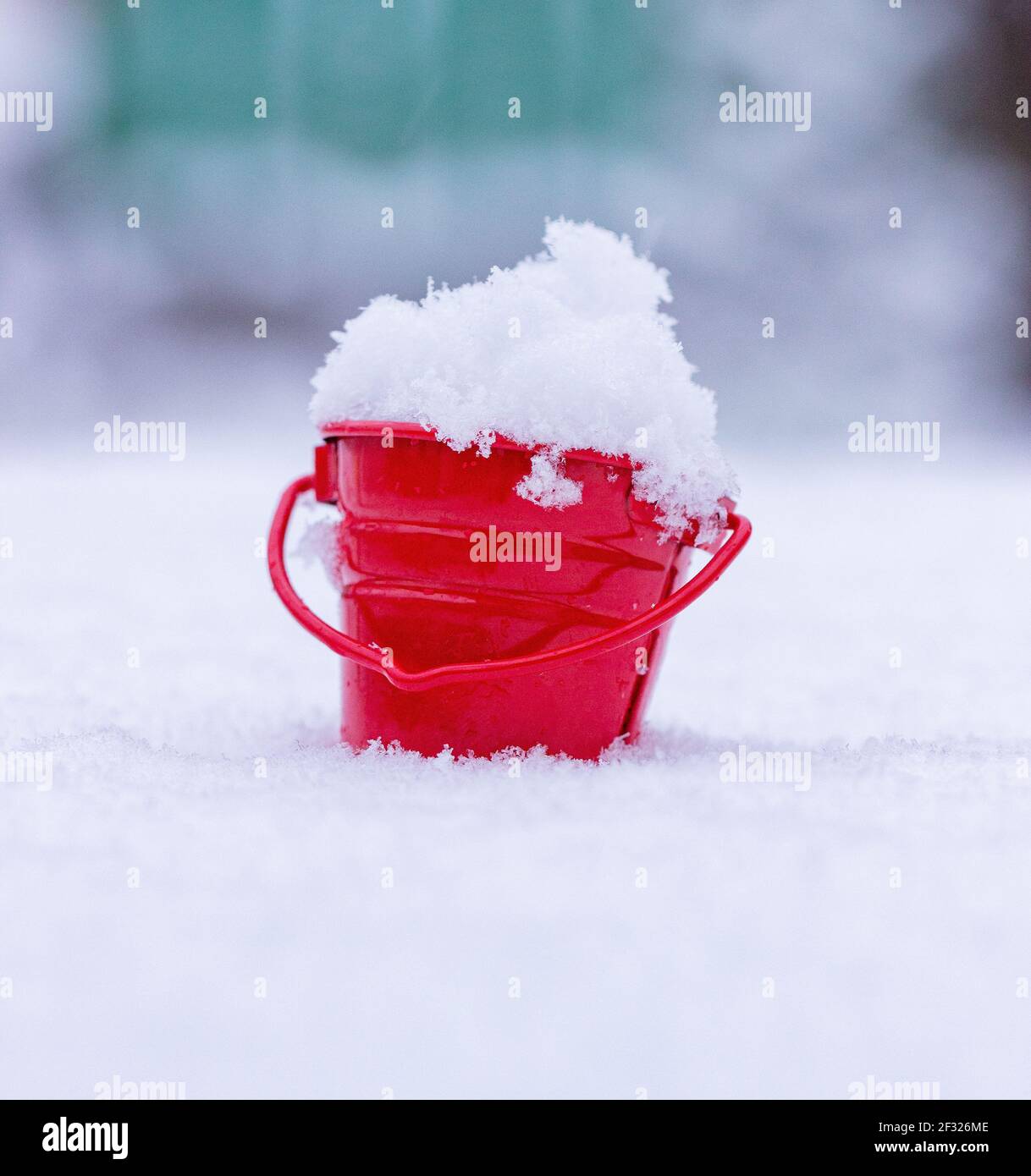 White snow filled background hi-res stock photography and images - Alamy