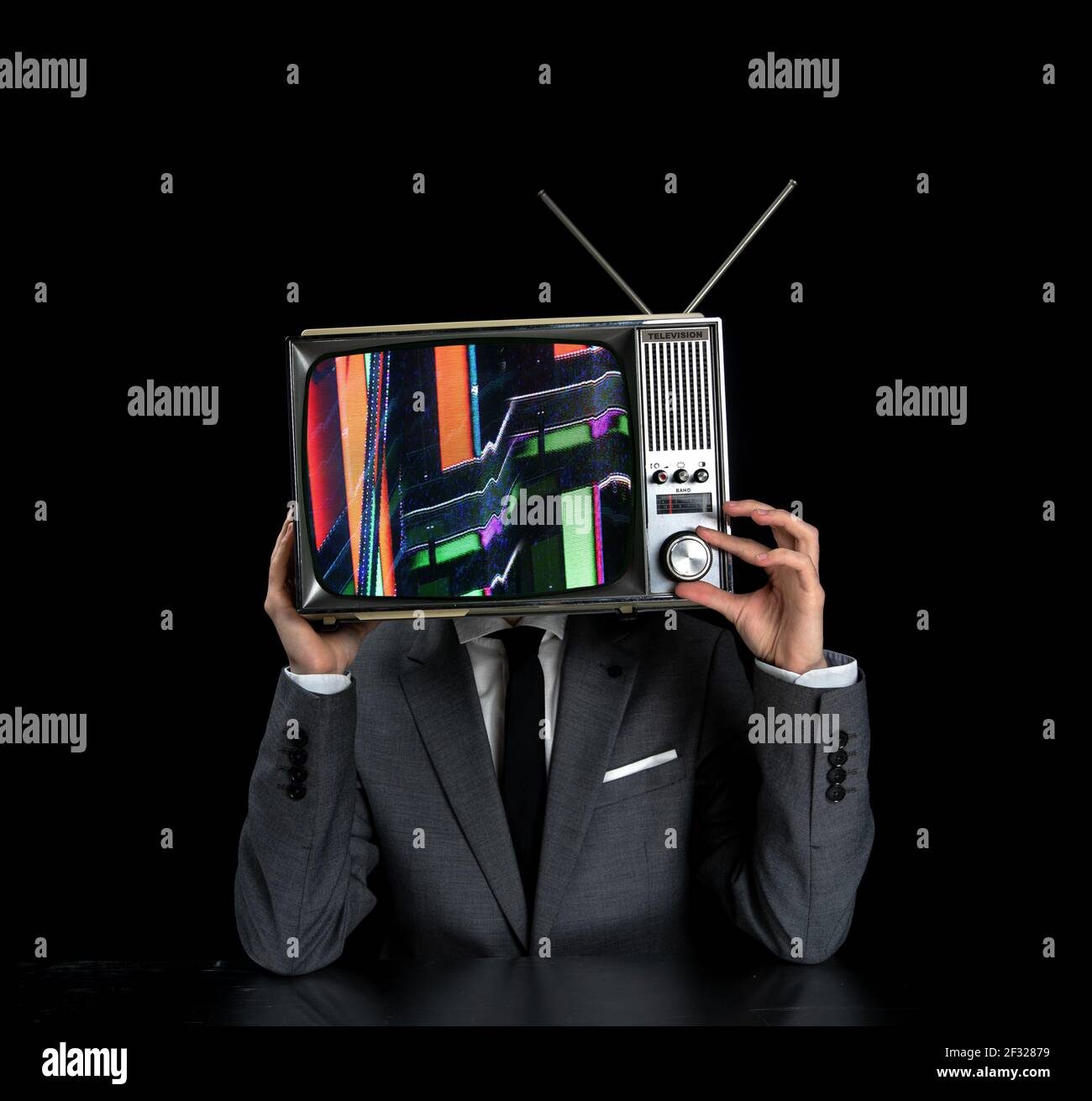 Man wearing suit hi-res stock photography and images - Alamy