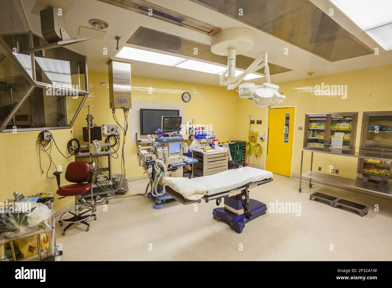 operating room, Montreal Neurological Institute(Neuro), Montreal Quebec ...