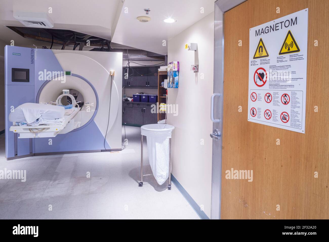 MRI machine, Montreal Neurological Institute(Neuro), Montreal Quebec ...