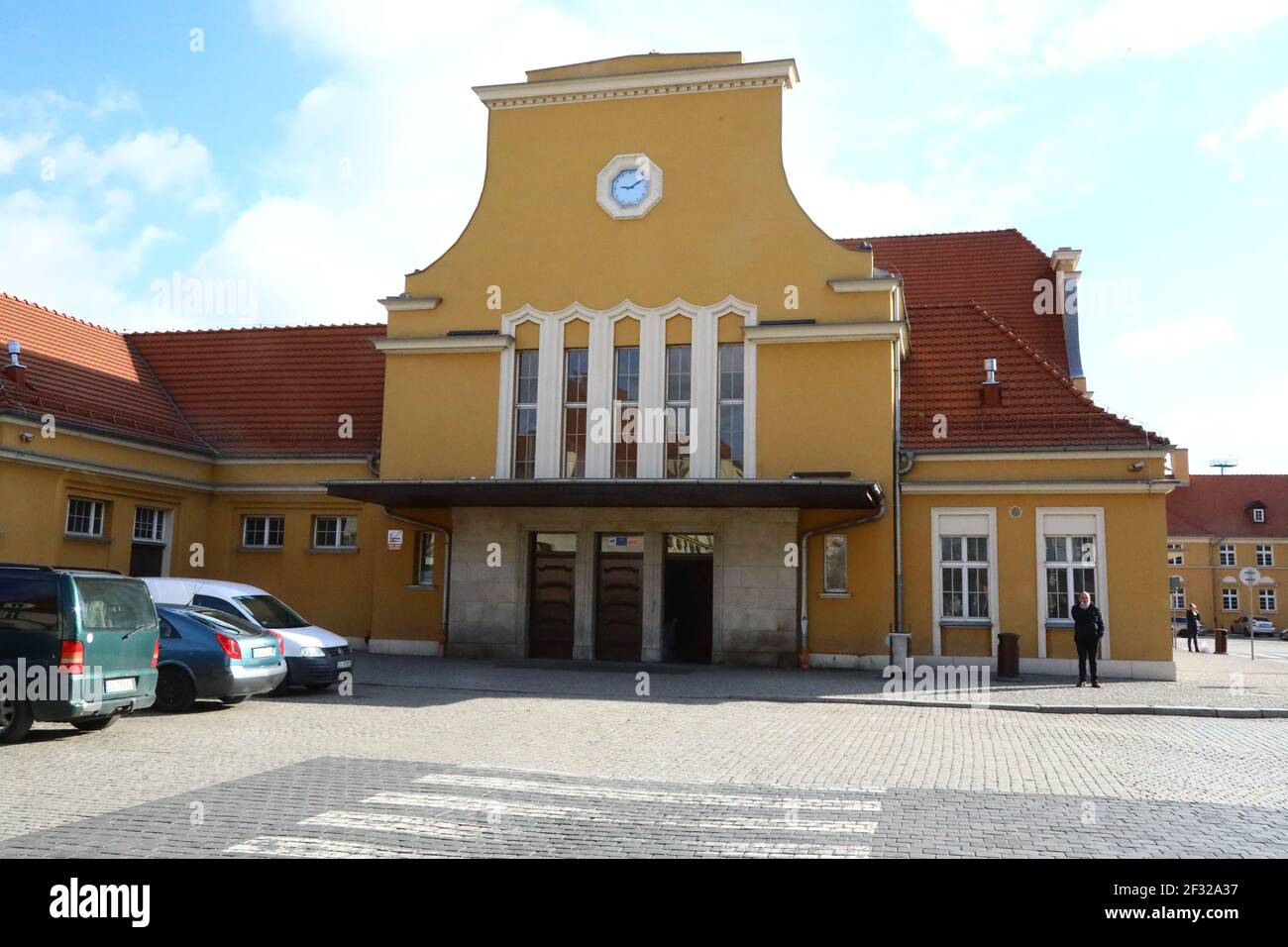 Legnica, deutsch Liegnitz, Polen , Bahnhof Stock Photo - Alamy