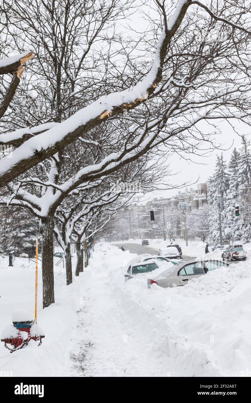 Montreal street after snow storm hi-res stock photography and images ...