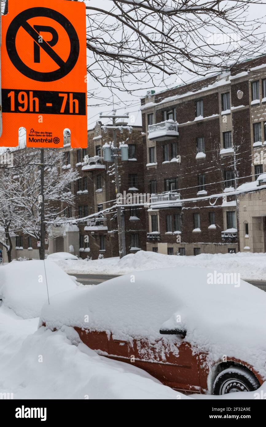 Montreal street after snow storm hi-res stock photography and images ...