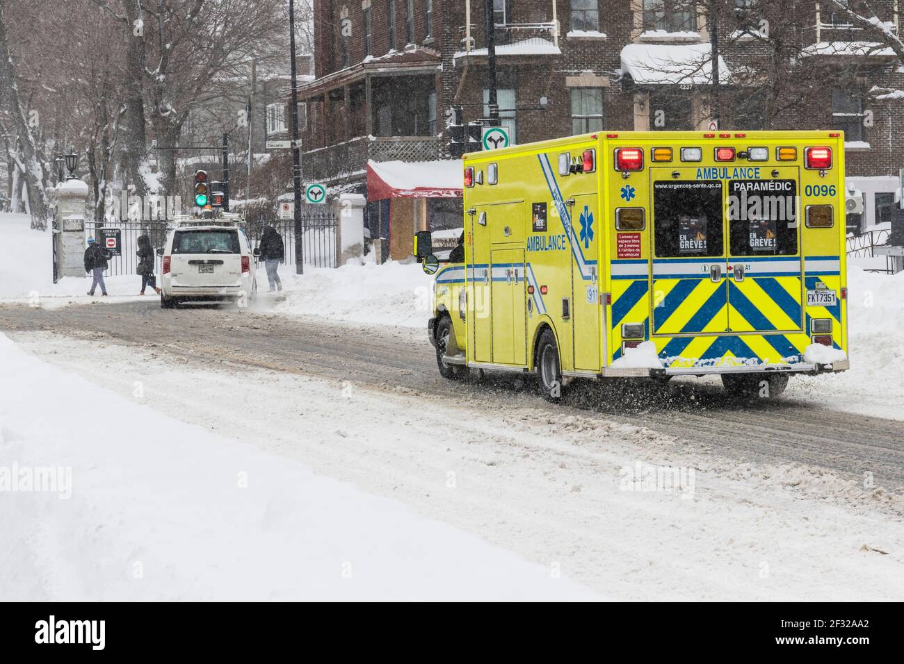 Quebec ambulance hi-res stock photography and images - Alamy