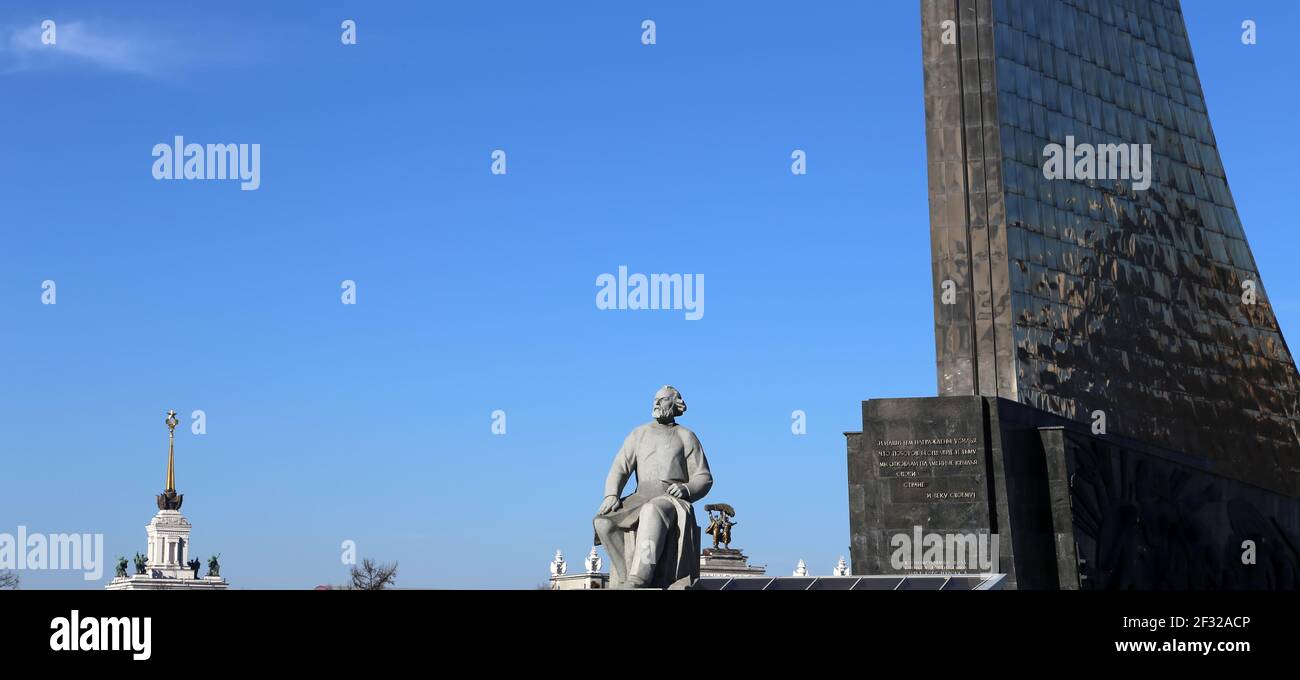 Monument to the Conquerors of Space and statue of Konstantin ...