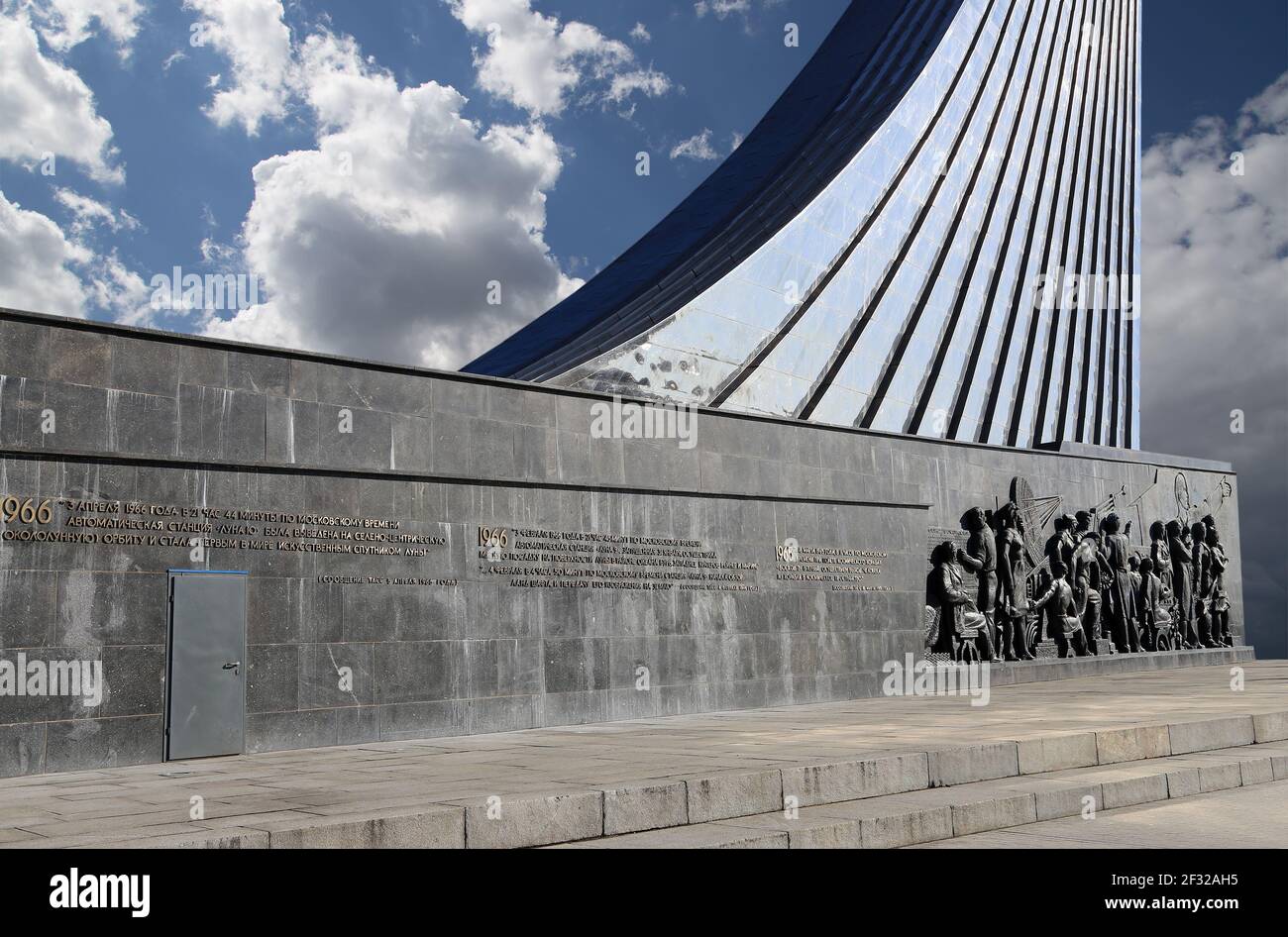 Sovjet statue hi-res stock photography and images - Alamy