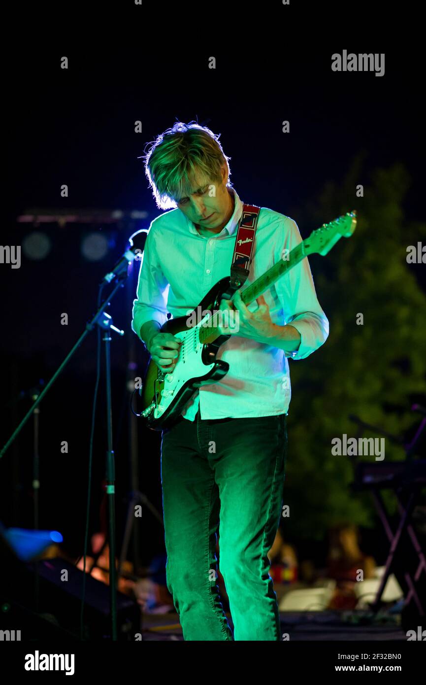 Eric johnson guitarist hi-res stock photography and images - Alamy