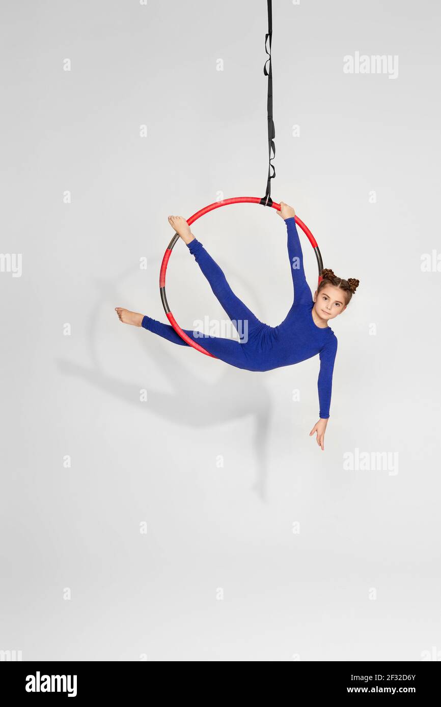 Girl gymnast shows an acrobatic performance Stock Photo - Alamy