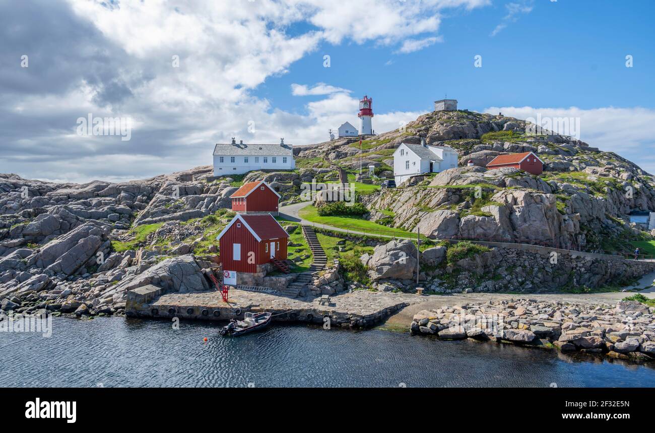 Houses and red and white Lindesnes lighthouse, Lindesnes, Norway Stock ...