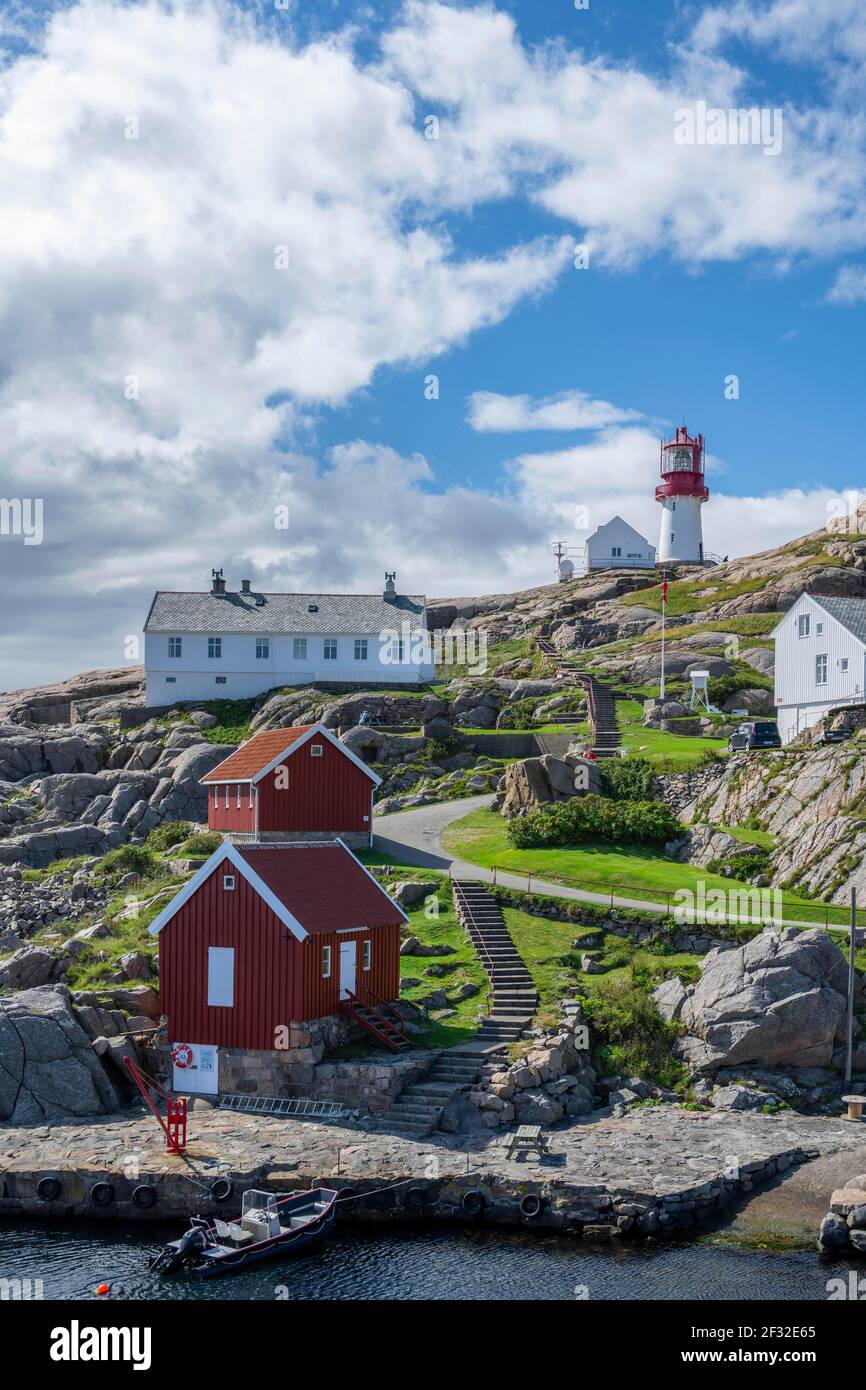 Houses and red and white Lindesnes lighthouse, Lindesnes, Norway Stock ...