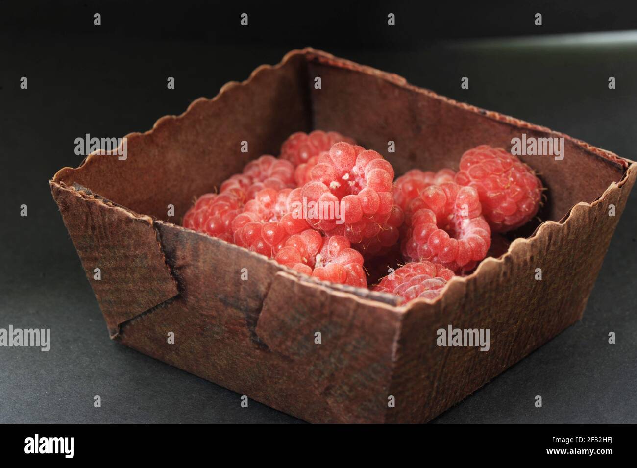 Raspberries in a box hi-res stock photography and images - Alamy