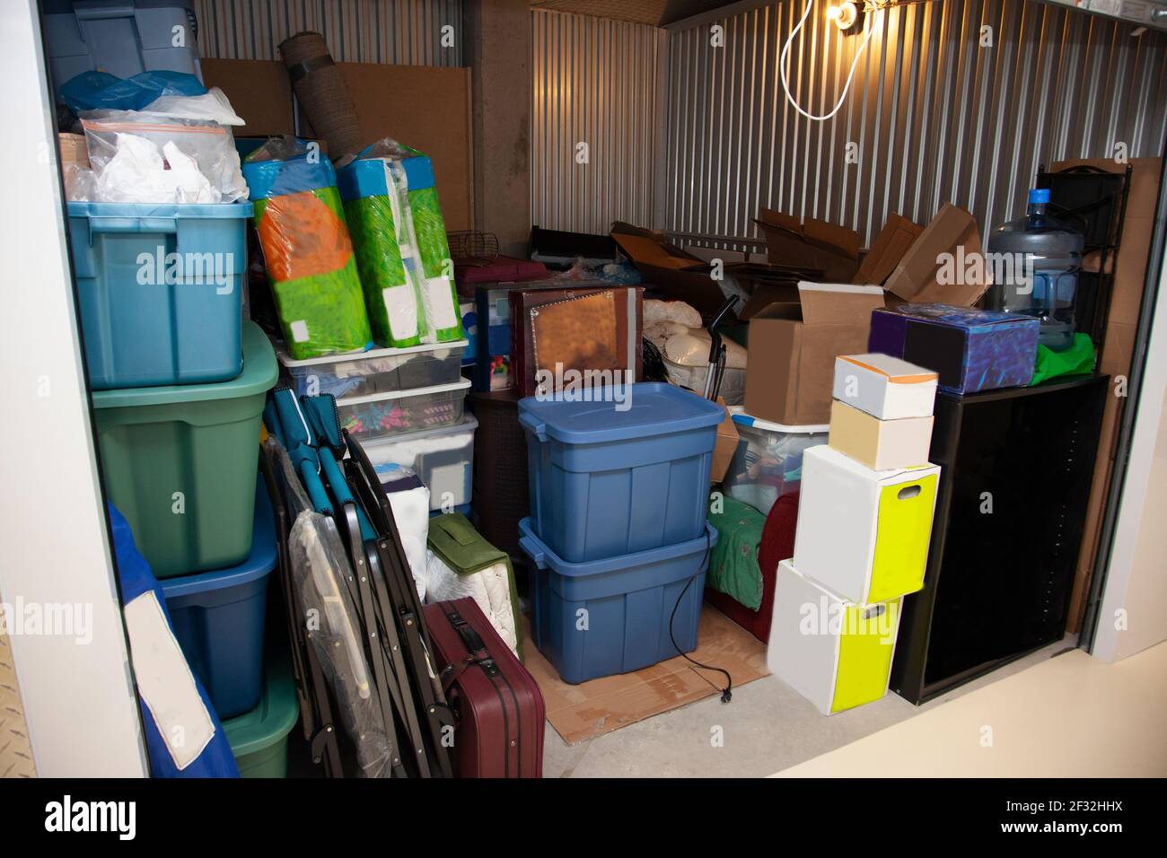 Clutter junk hi-res stock photography and images - Alamy