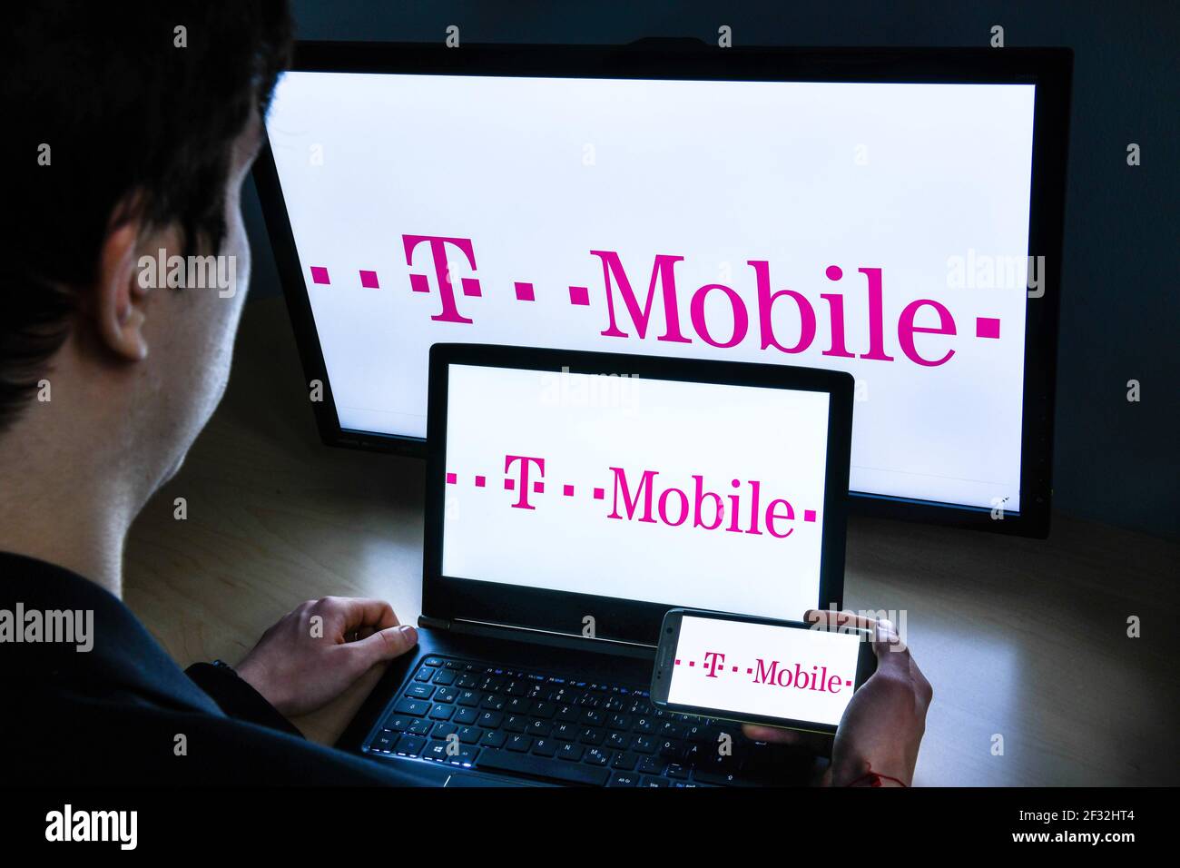 T online logo hi-res stock photography and images - Alamy
