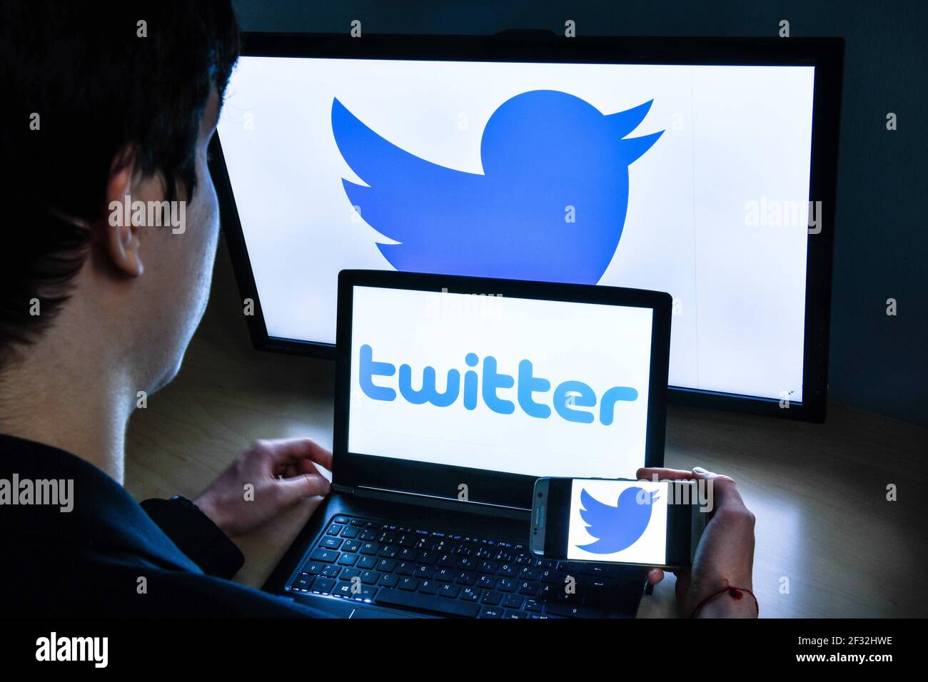 Microblogging social network twitter logo hi-res stock photography and ...