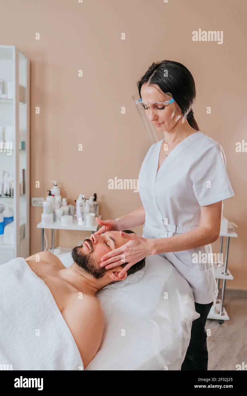 Facialist hi-res stock photography and images - Alamy