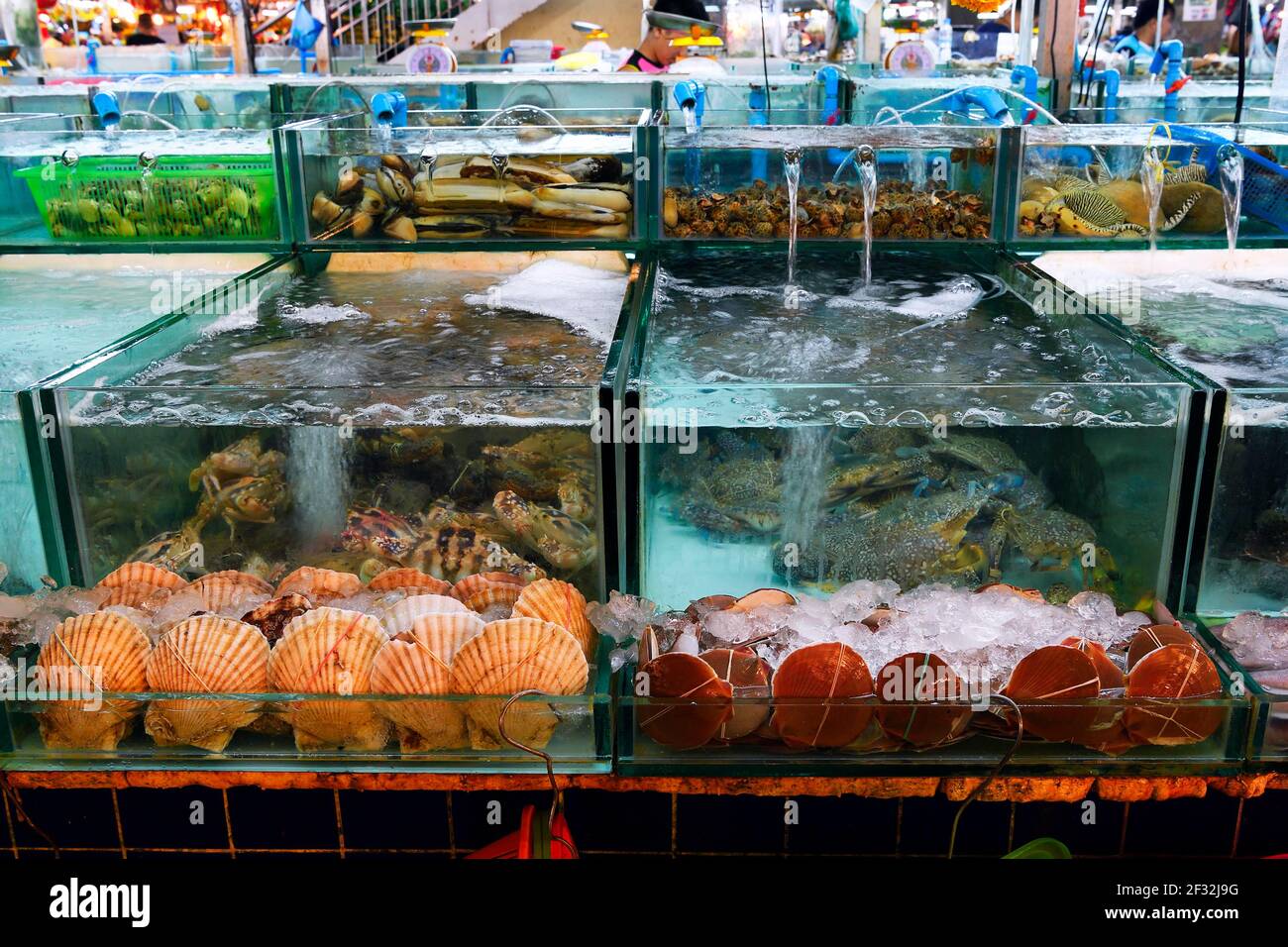 Fresh seafood stand beach hi-res stock photography and images - Alamy