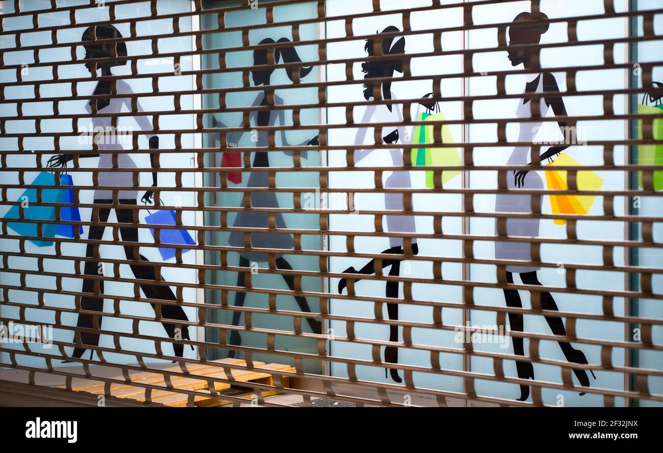 Closed fashion store, bars in front of shop window, lockdown, Corona ...