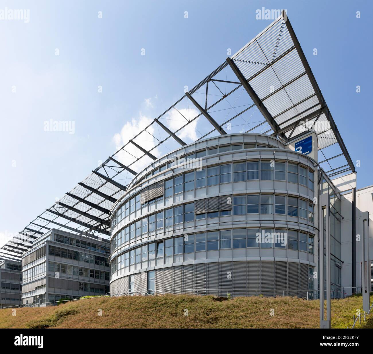 Open center field hi-res stock photography and images - Alamy