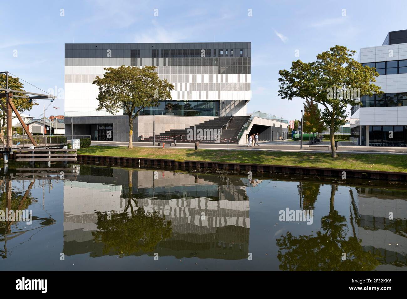Rhine-Waal University of Applied Sciences, central lecture hall ...